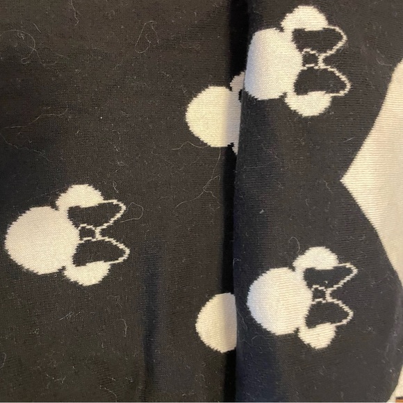 H&M | Accessories | Limited Edition Minnie Mouse Scarf Black White ...